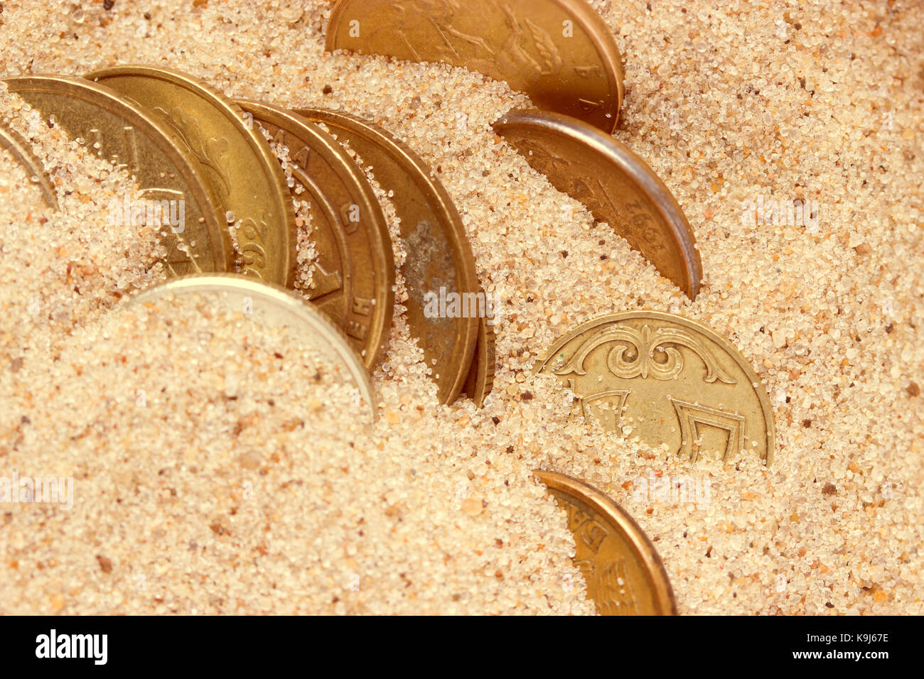 Old treasure in sand. treasure chest concept Stock Photo - Alamy