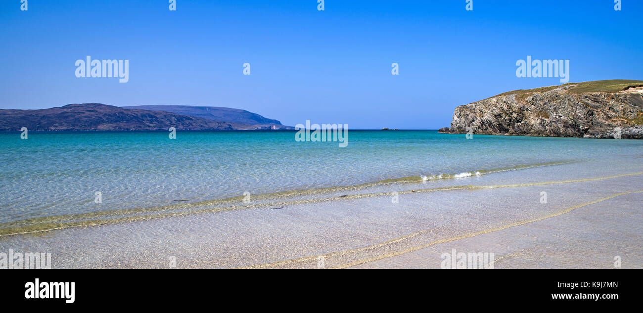 Beautiful white sand beach at Balnakeil Bay, Sutherland, sunny day with ...