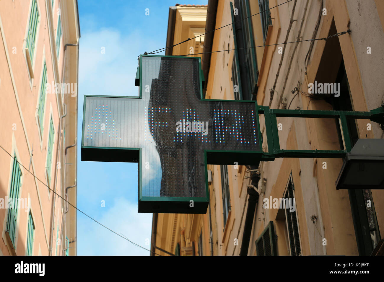 Pharmacy Green Cross Sign or Drug Store Symbol Stock Photo - Alamy