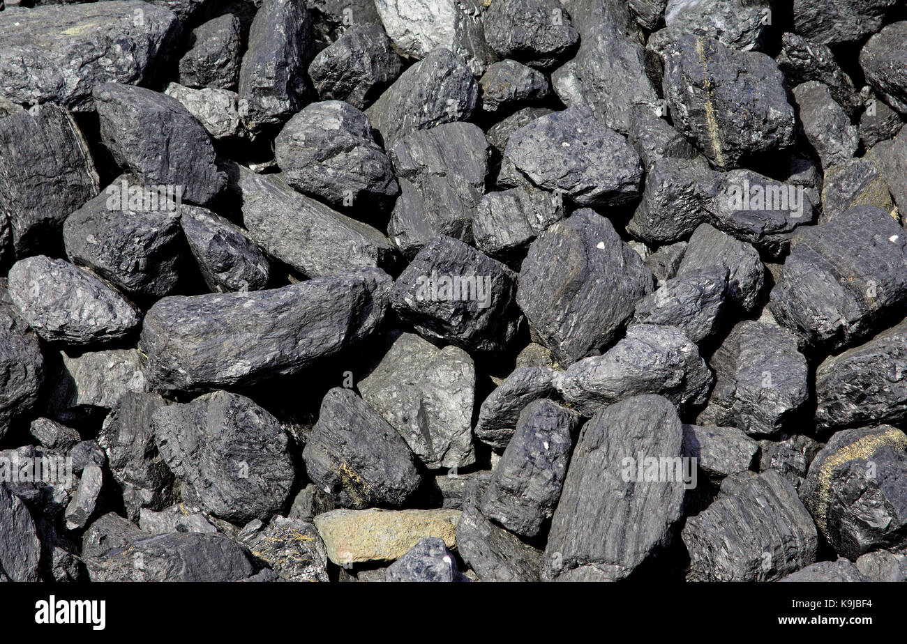 Many pieces of fossil coal, like a background Stock Photo - Alamy