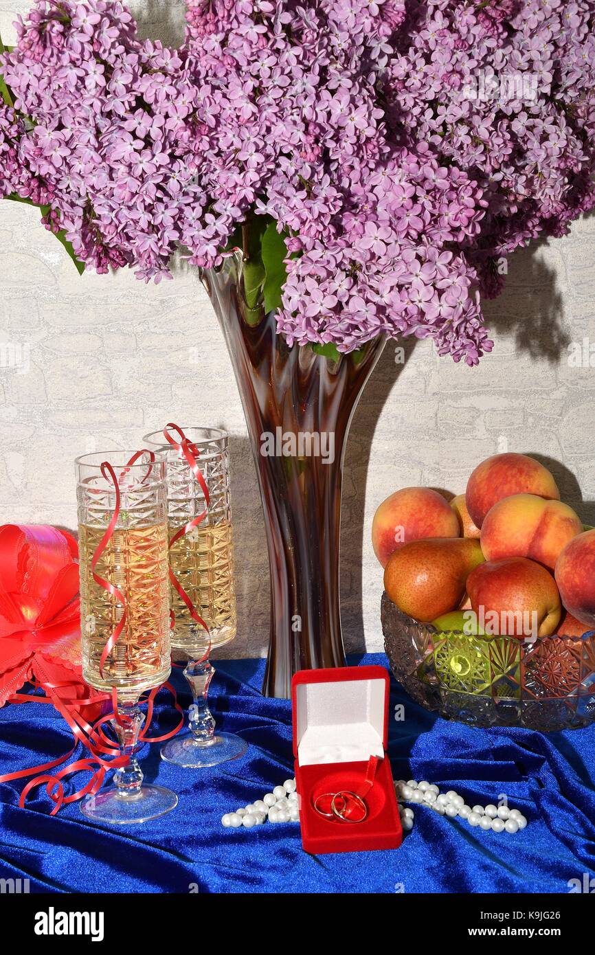 Wedding goblets, wedding rings and flowers of lilac Stock Photo - Alamy