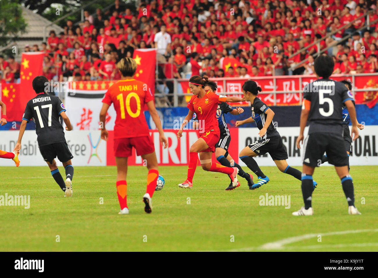 Chonburi, Thailand. 23rd Sep, 2017. Shen Mengyu (3rd L) of China breaks ...