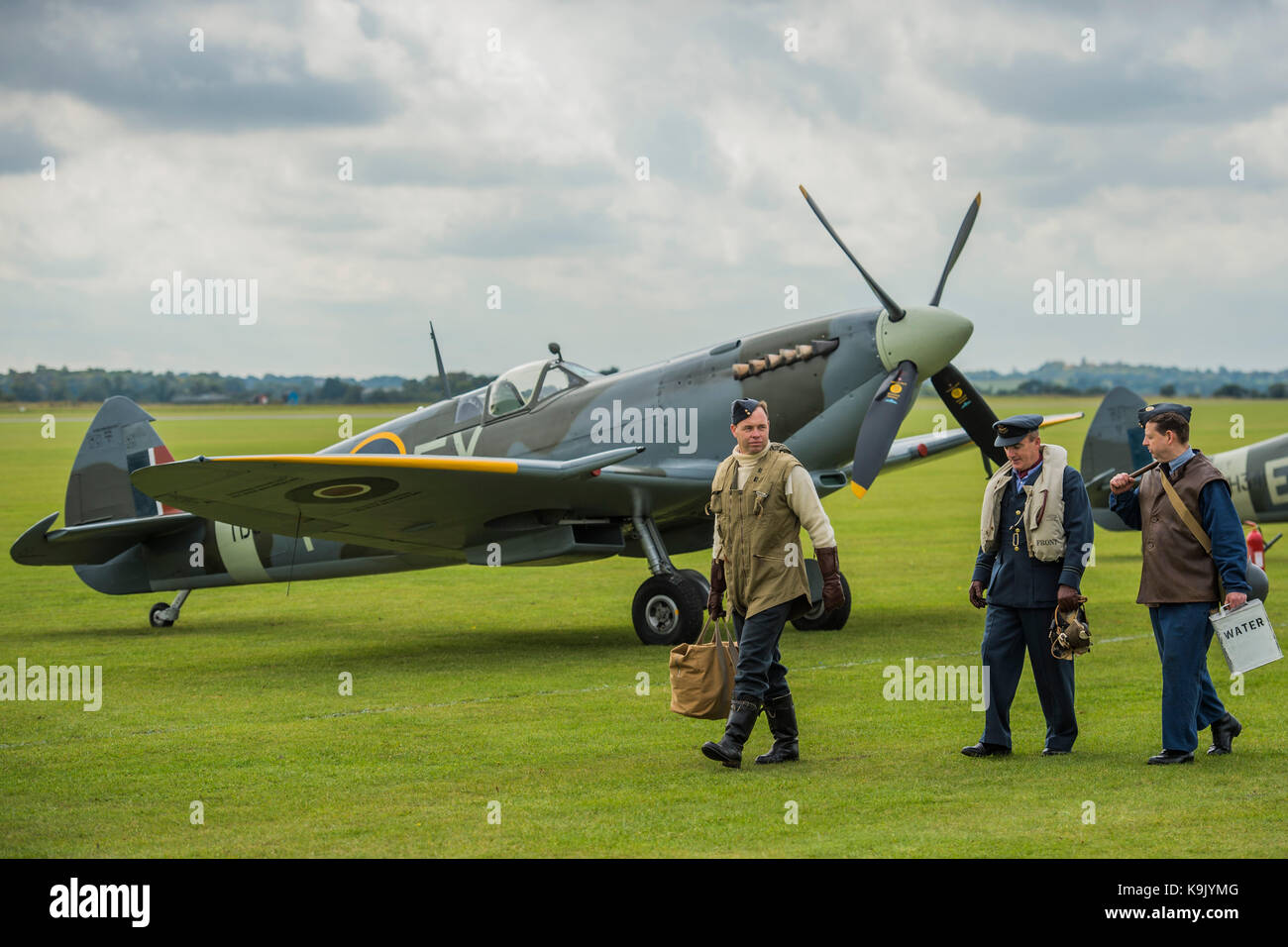 Duxford, UK. 23rd Sep, 2017. Re enactors walk down the line of ...