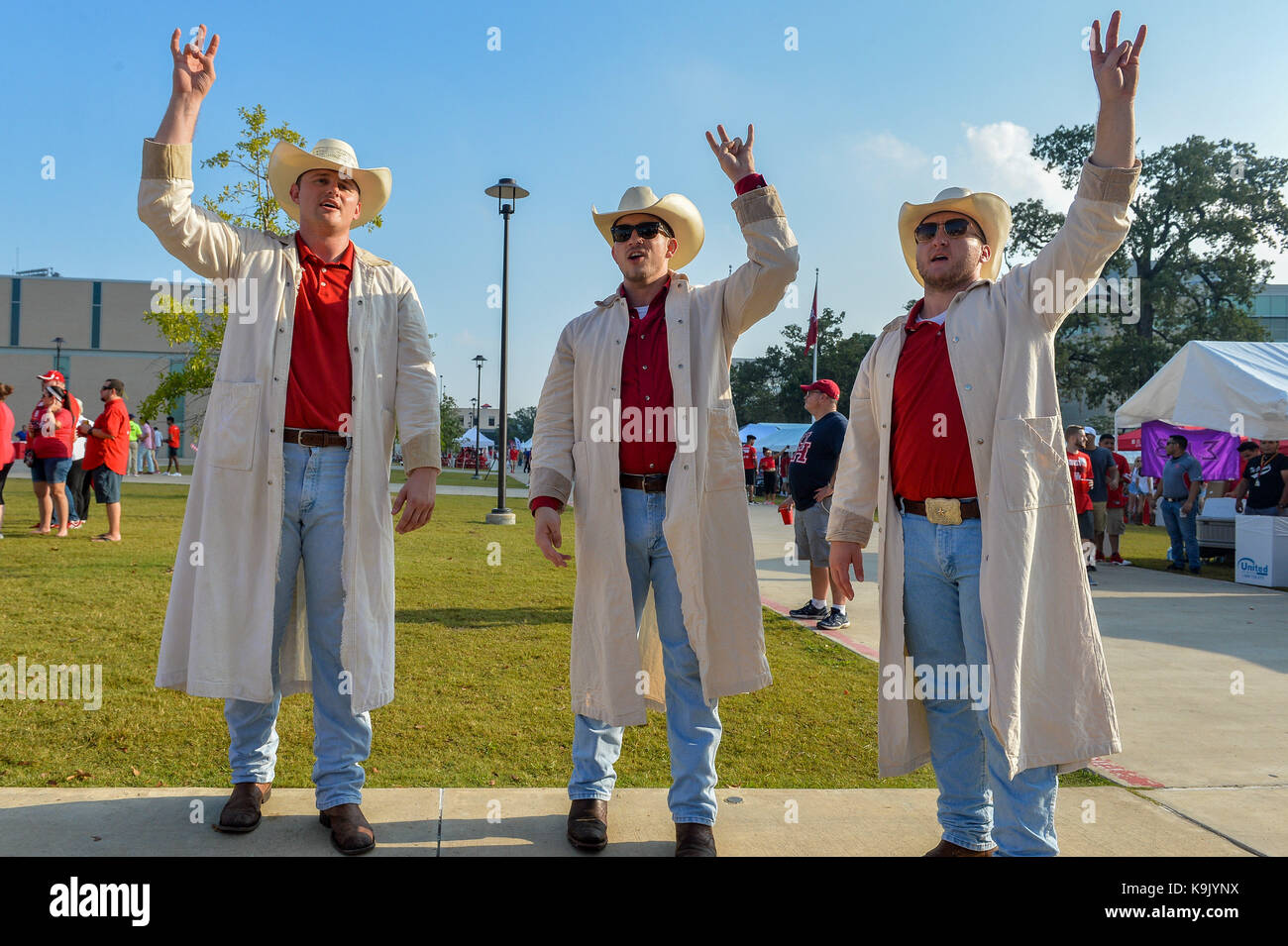 Houston, TX, USA. 23rd Sep, 2017. The frontiersman cheer on the Cougars ...