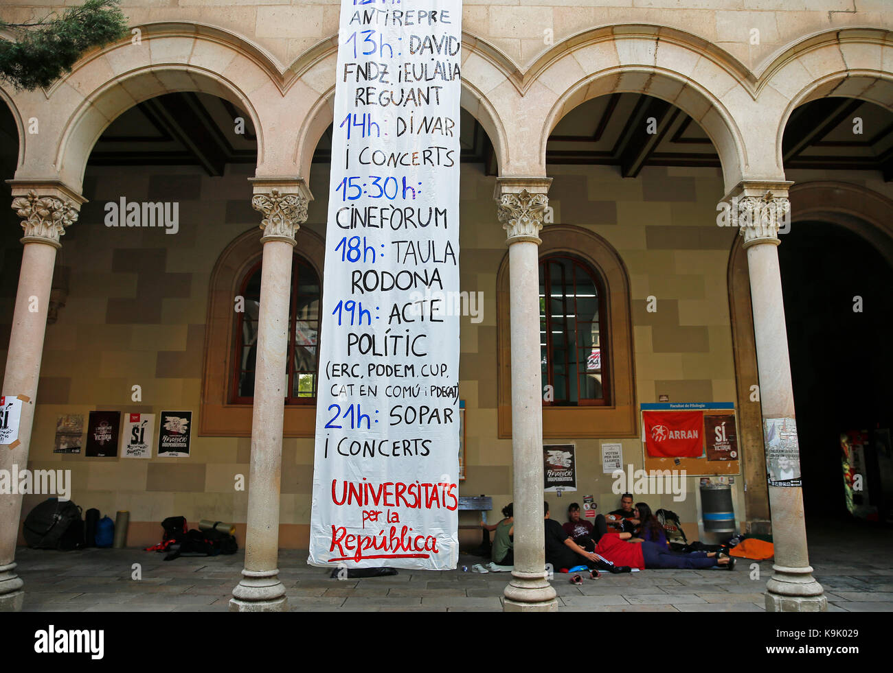 Barcelona, Spain. 23rd Sept, 2017. Students locked up in the University ...