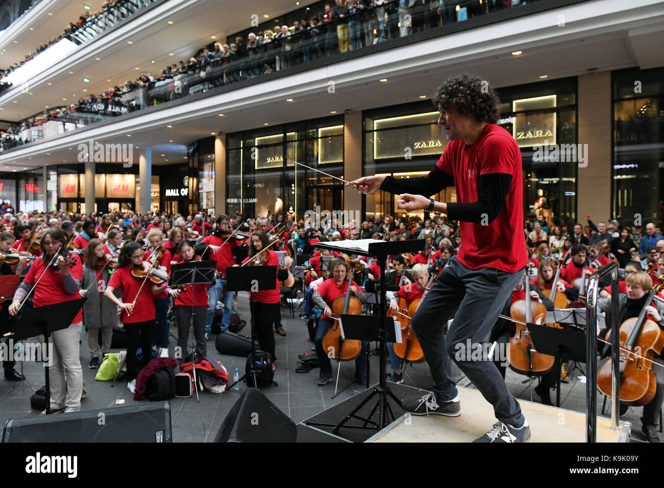 Berlin, Germany. 23rd Sep, 2017. The new chief conductor Robin Ticciati ...