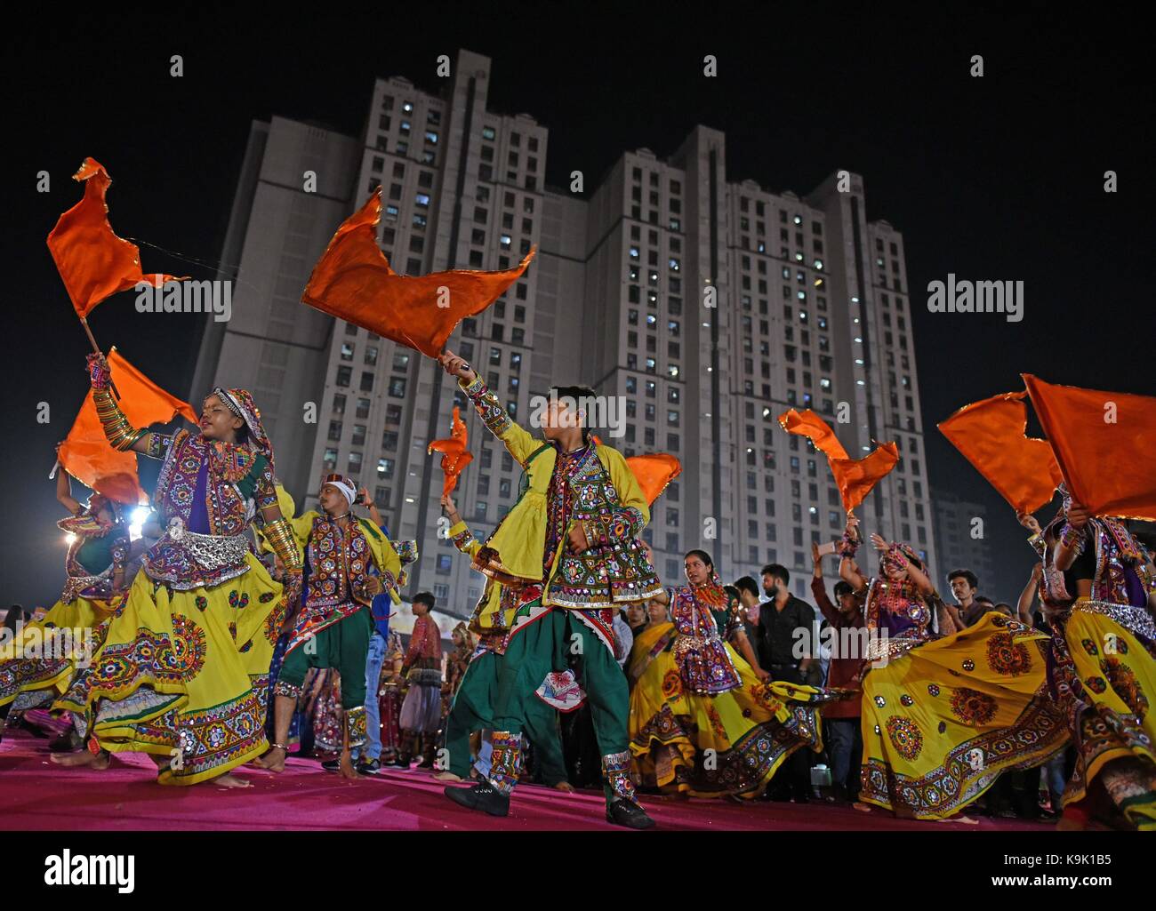 Gujarat garba folk dance hi-res stock photography and images - Alamy