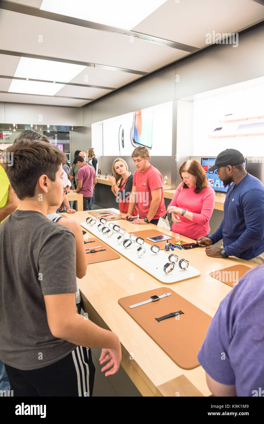 HOUSTON, US-SEPT 22, 2017:Customers experience first impressions of ...