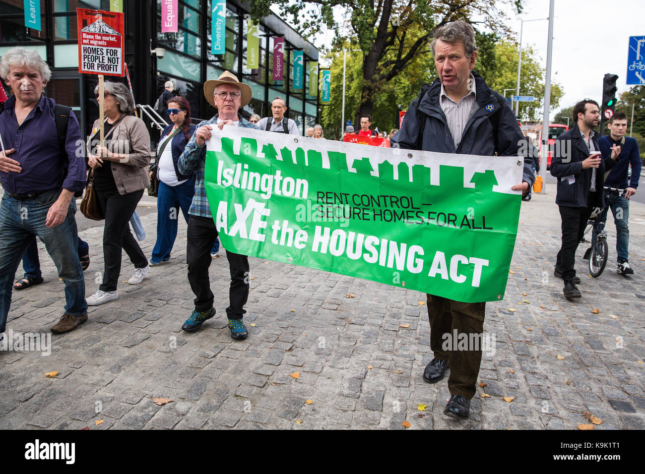 London, UK. 23rd Sep, 2017. Campaigners for improved social housing ...