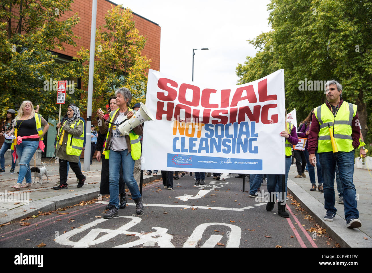 London, UK. 23rd Sep, 2017. Campaigners for improved social housing ...