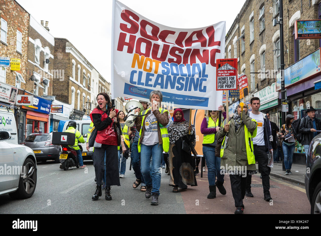 London, UK. 23rd Sep, 2017. Campaigners for improved social housing ...