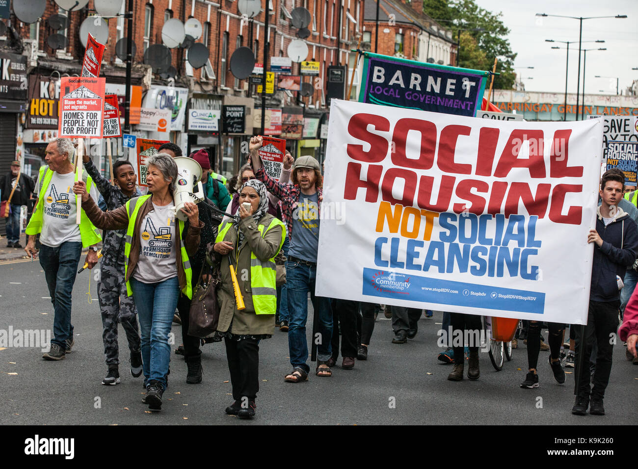 London, UK. 23rd Sep, 2017. Campaigners for improved social housing ...