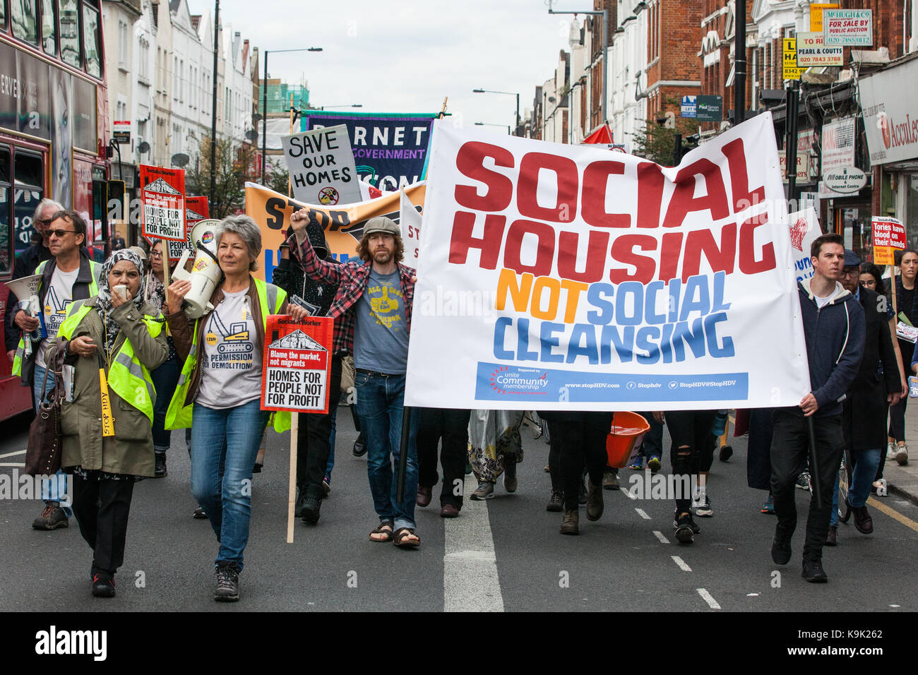 London, UK. 23rd Sep, 2017. Campaigners for improved social housing ...