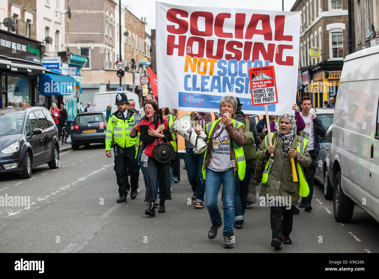 London, UK. 23rd Sep, 2017. Campaigners for improved social housing ...