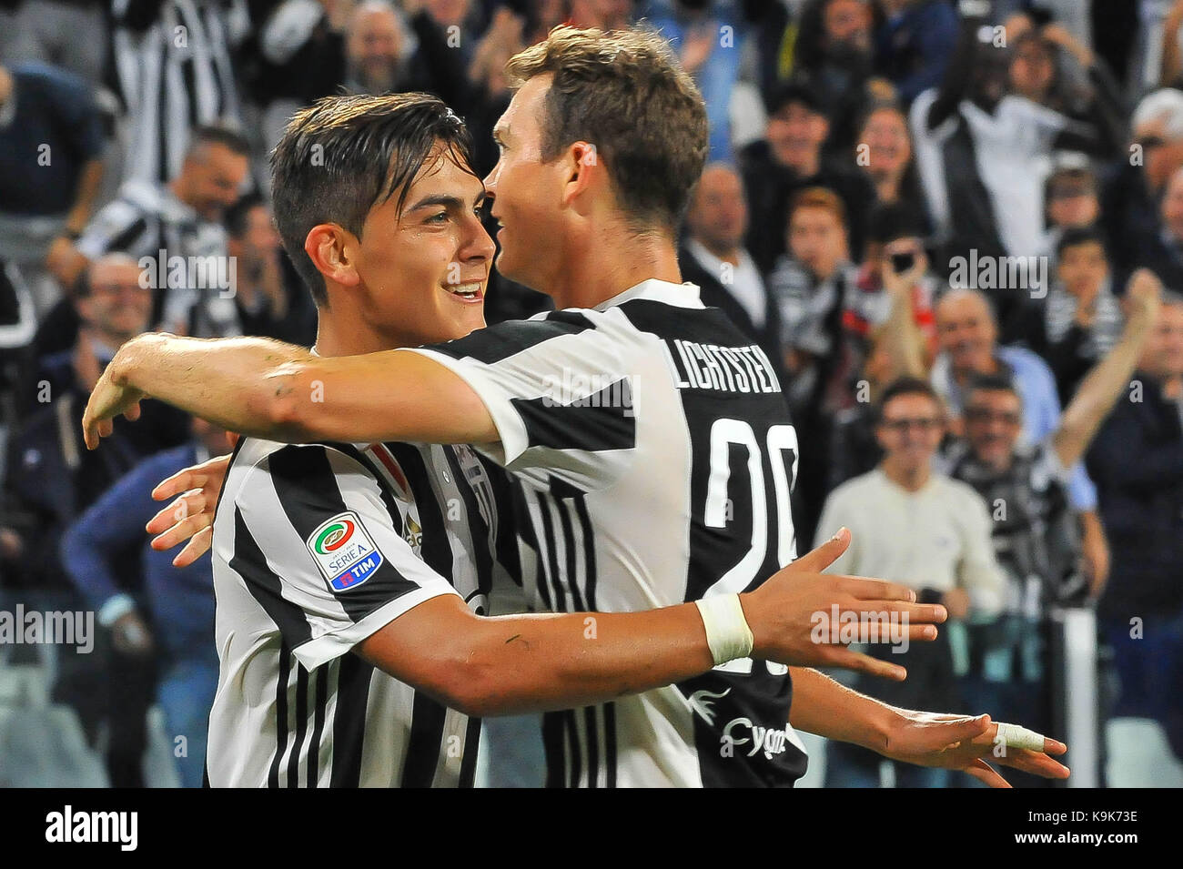 Stephan lichtsteiner juventus fc hi-res stock photography and images - Alamy