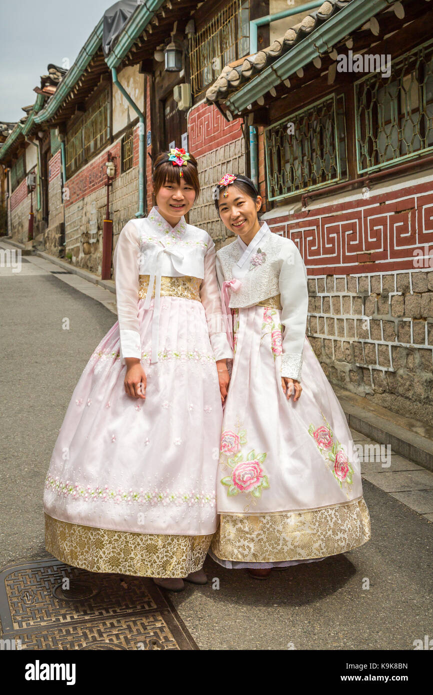 Koreans in traditional dress in Bukchok Hanok Village, Seoul, South ...