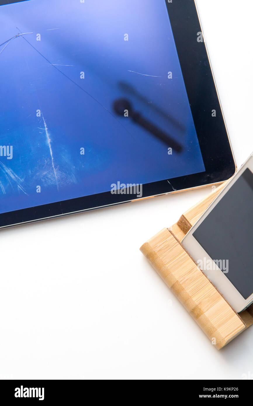 Tablet with cracked screen needs repair Stock Photo - Alamy