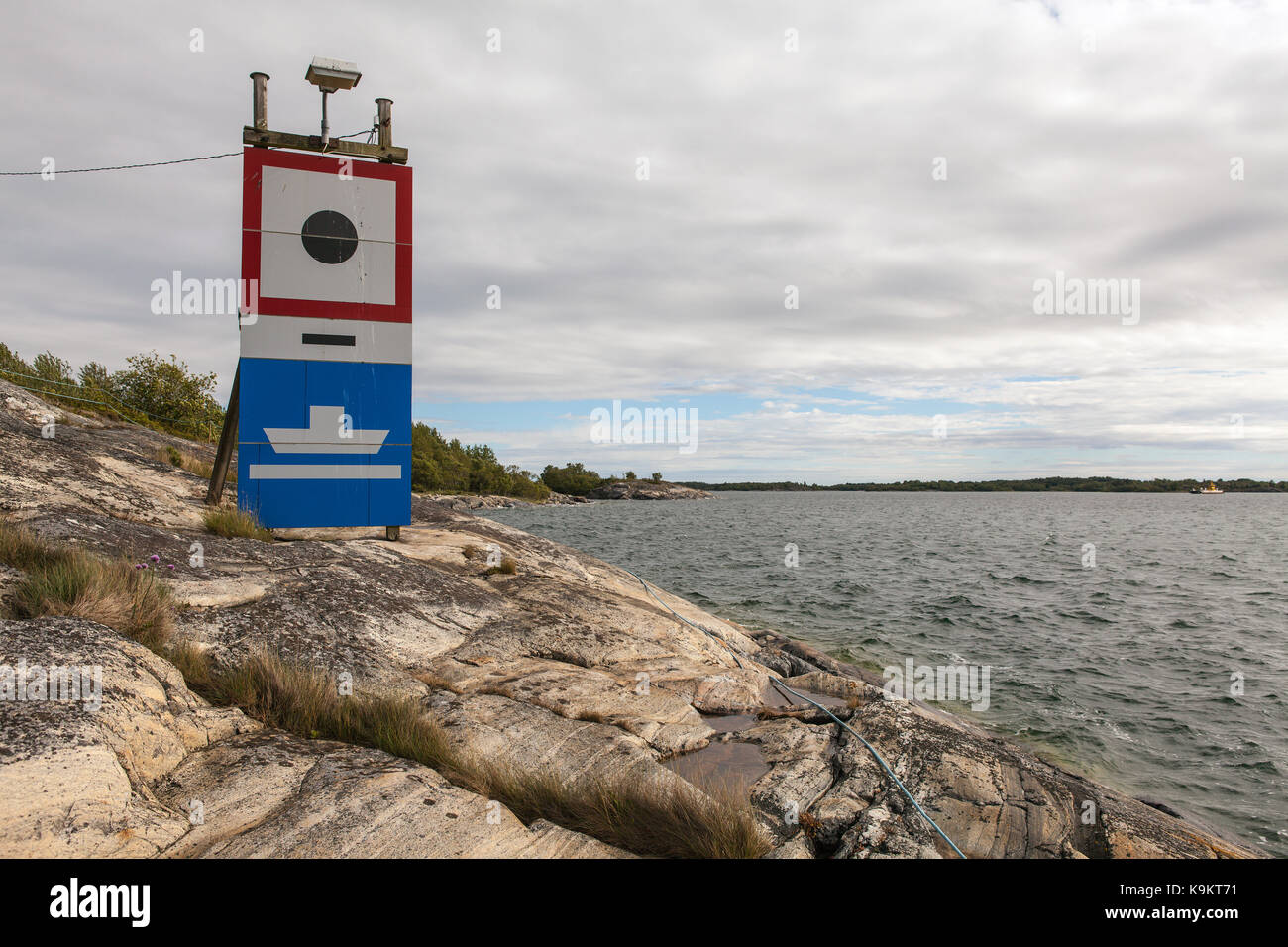 Sign, crossing Ferry route straight ahead. Observe! Rock, cliff this ...