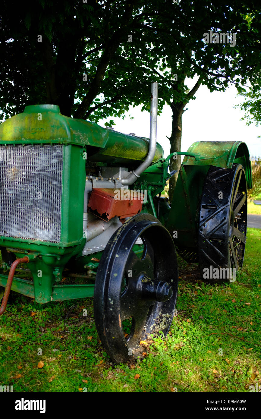 Rusty abandoned fordson tractor hi-res stock photography and images - Alamy
