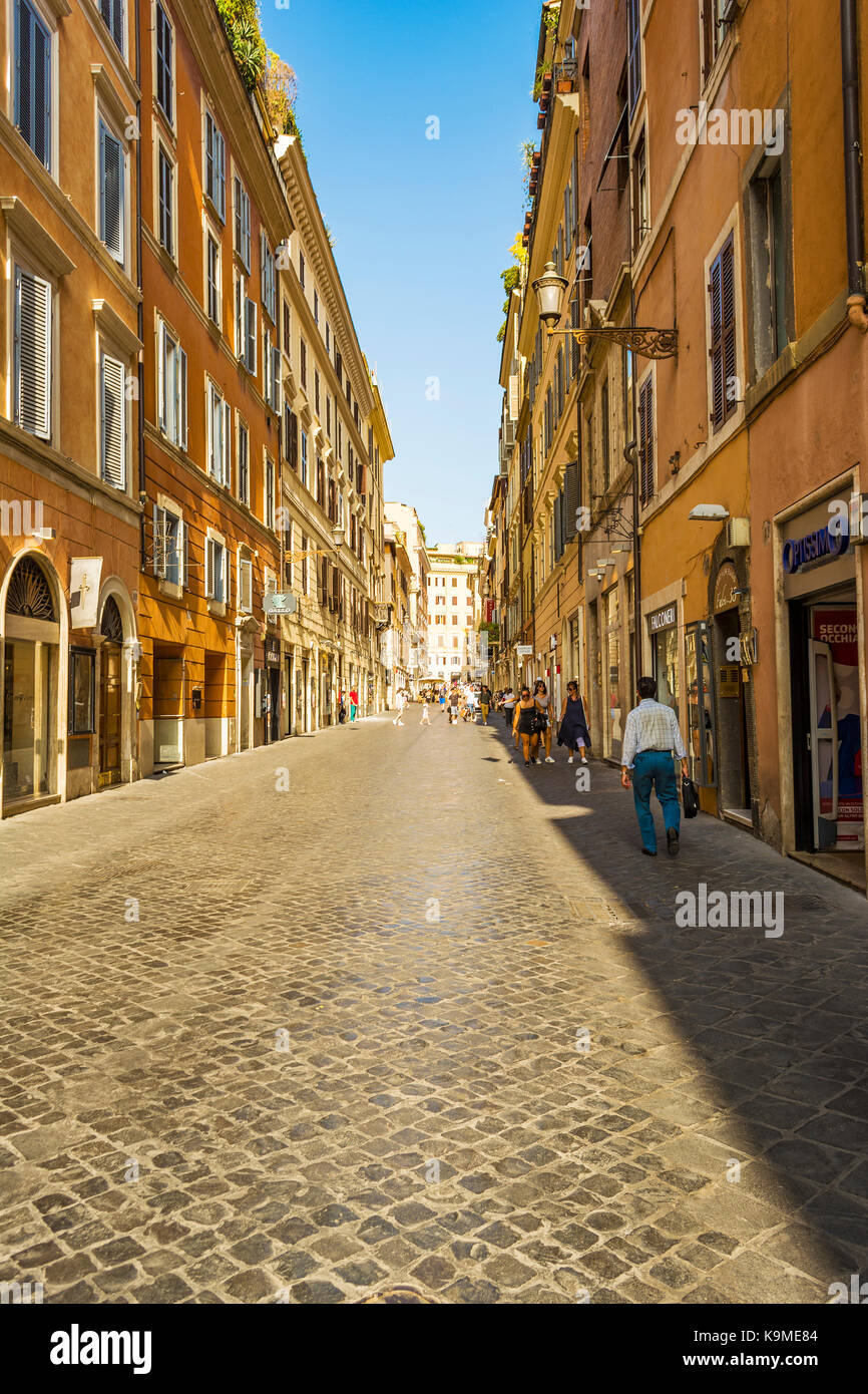 An crowded commercial paved street in Rome, Italy Stock Photo - Alamy