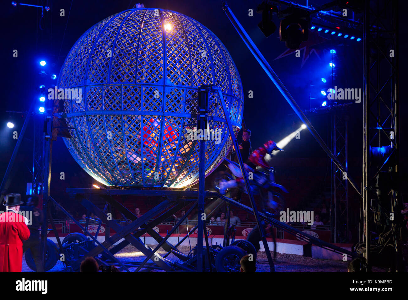 Globe of death hi-res stock photography and images - Alamy