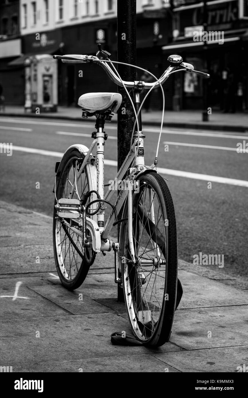 Retro bikes hi-res stock photography and images - Alamy