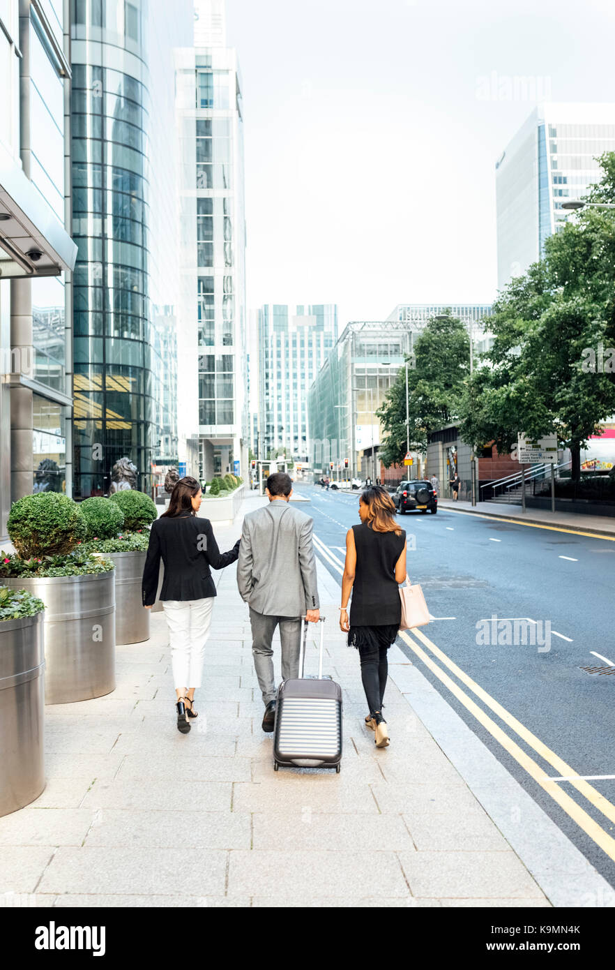 Businesspeople walking through the city Stock Photo - Alamy