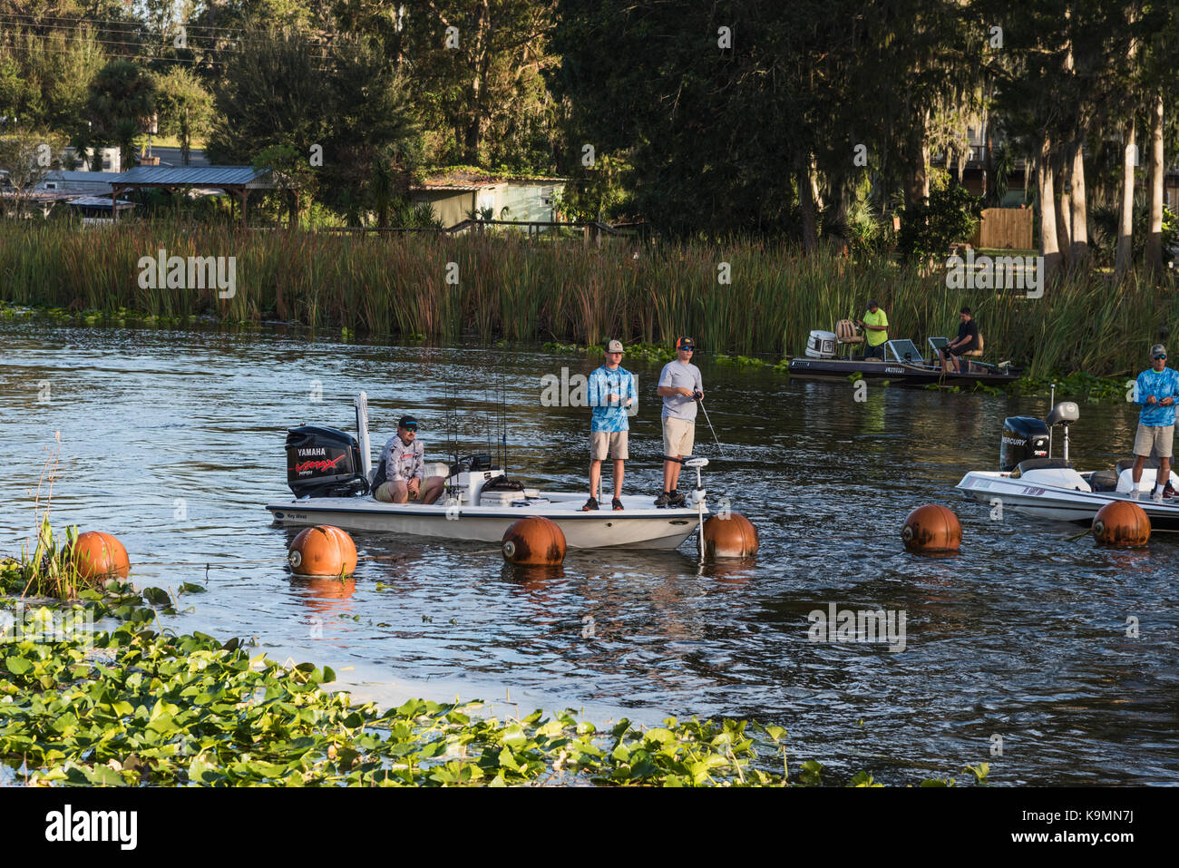 Gate controlled spillway hi-res stock photography and images - Alamy