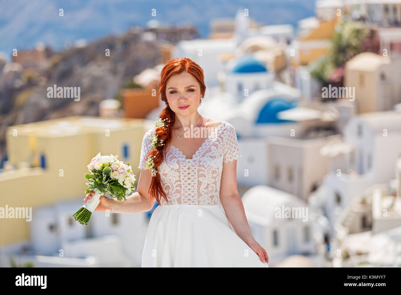 Beautiful red-haired bride with a bouquet of flowers Stock Photo - Alamy