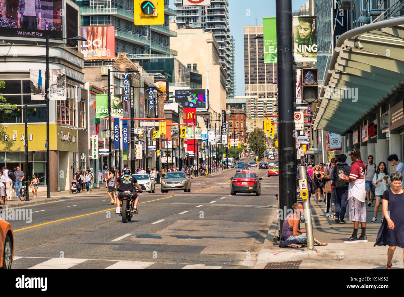 Yonge st hi-res stock photography and images - Alamy