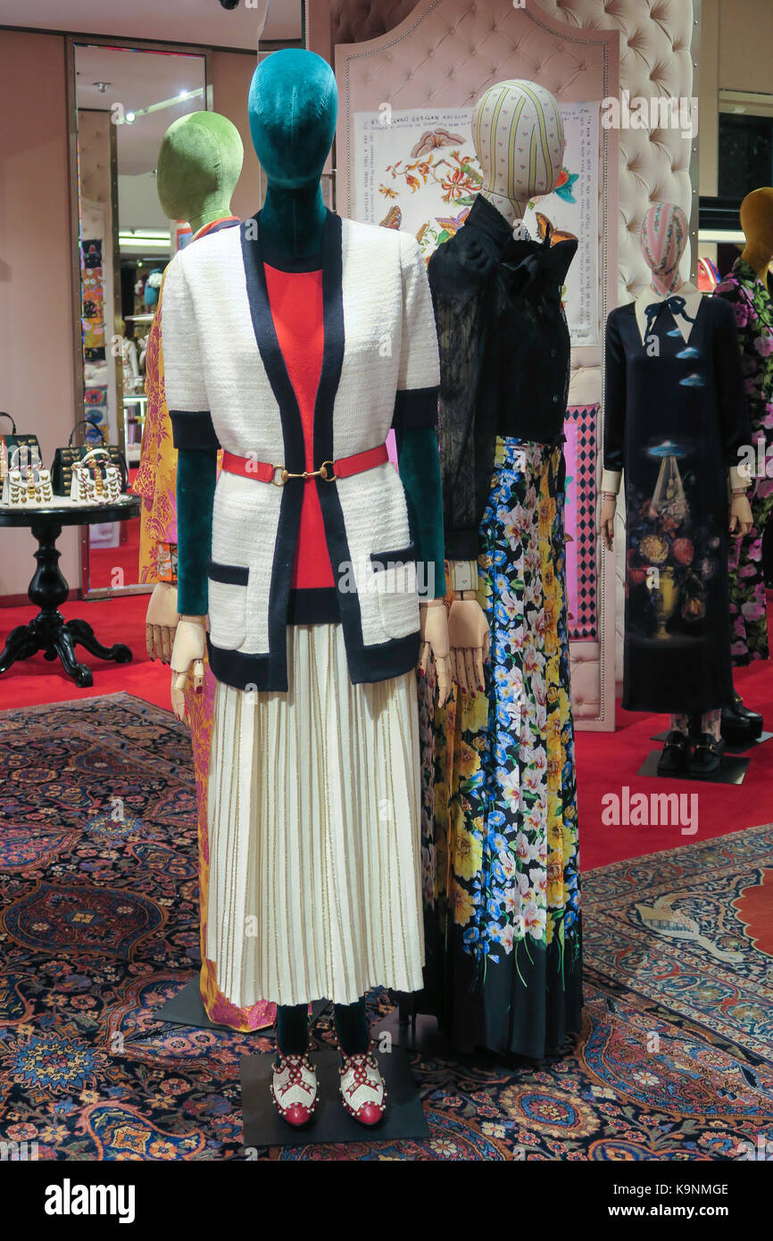 Gucci Store on Fifth Avenue, NYC, USA Stock Photo - Alamy