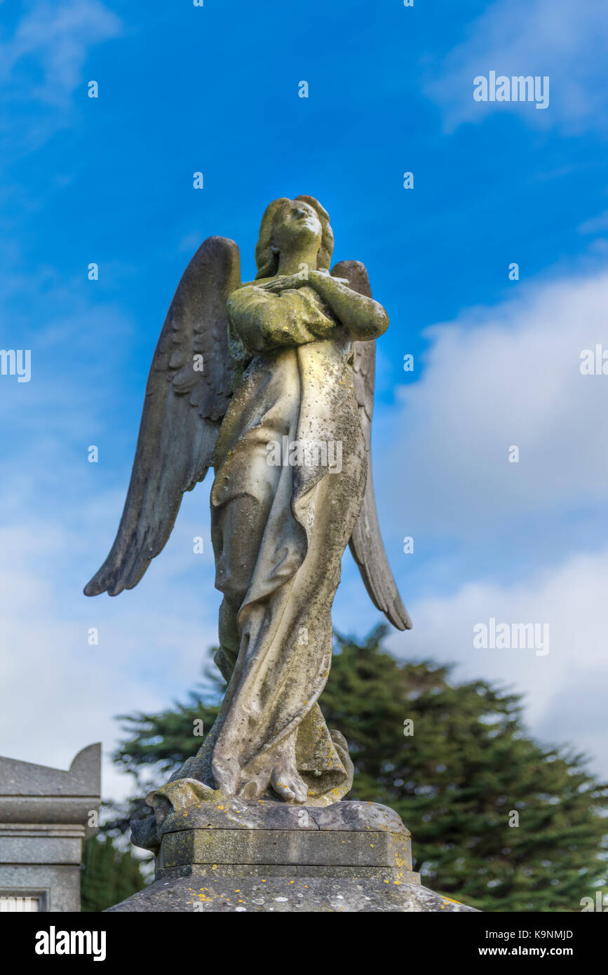Victorian graveyard hi-res stock photography and images - Alamy
