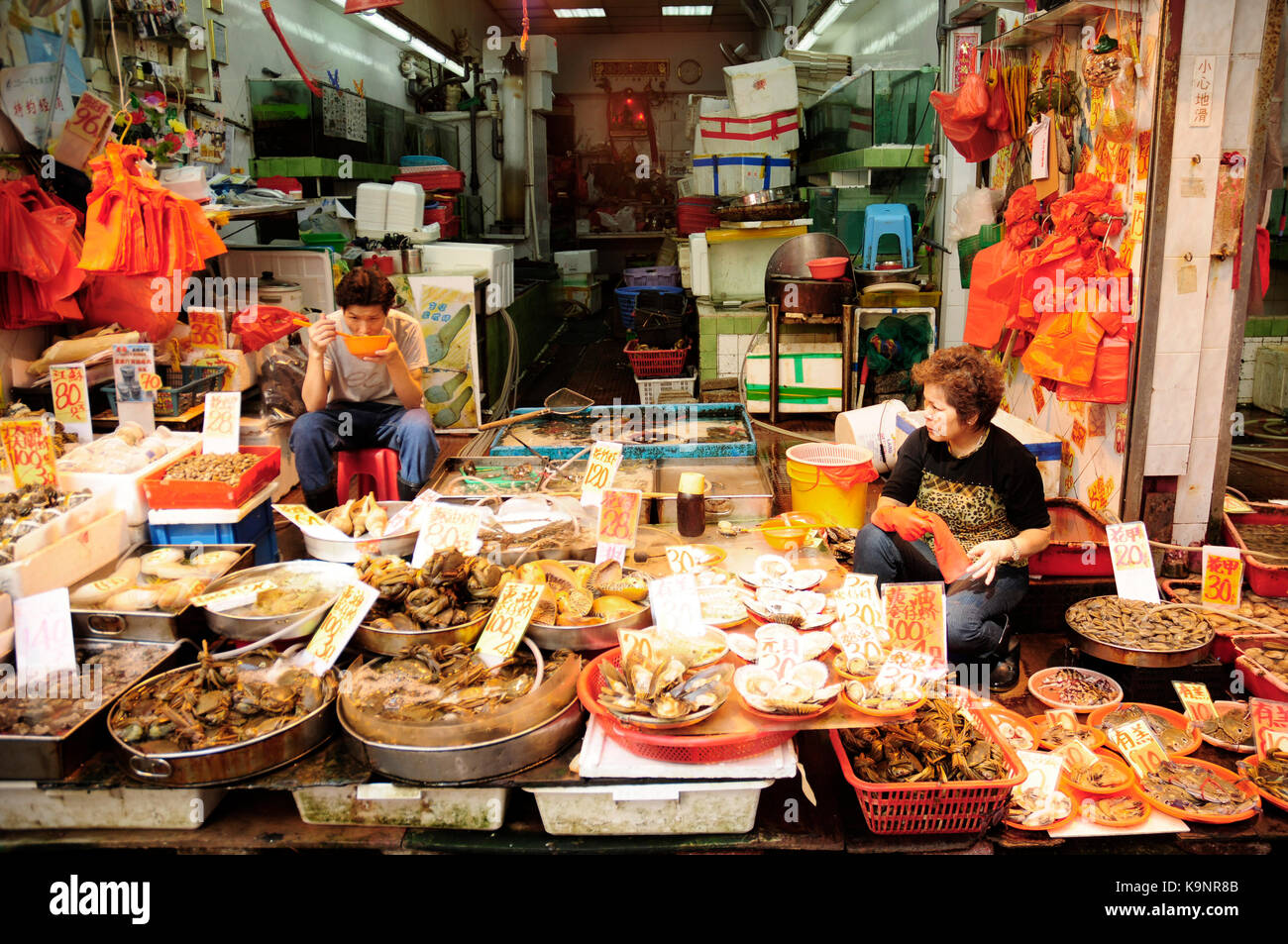 Wet market food hi-res stock photography and images - Alamy