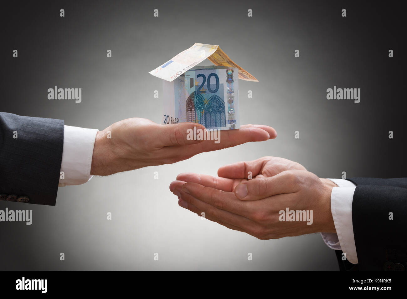 Hand money giving hi-res stock photography and images - Alamy