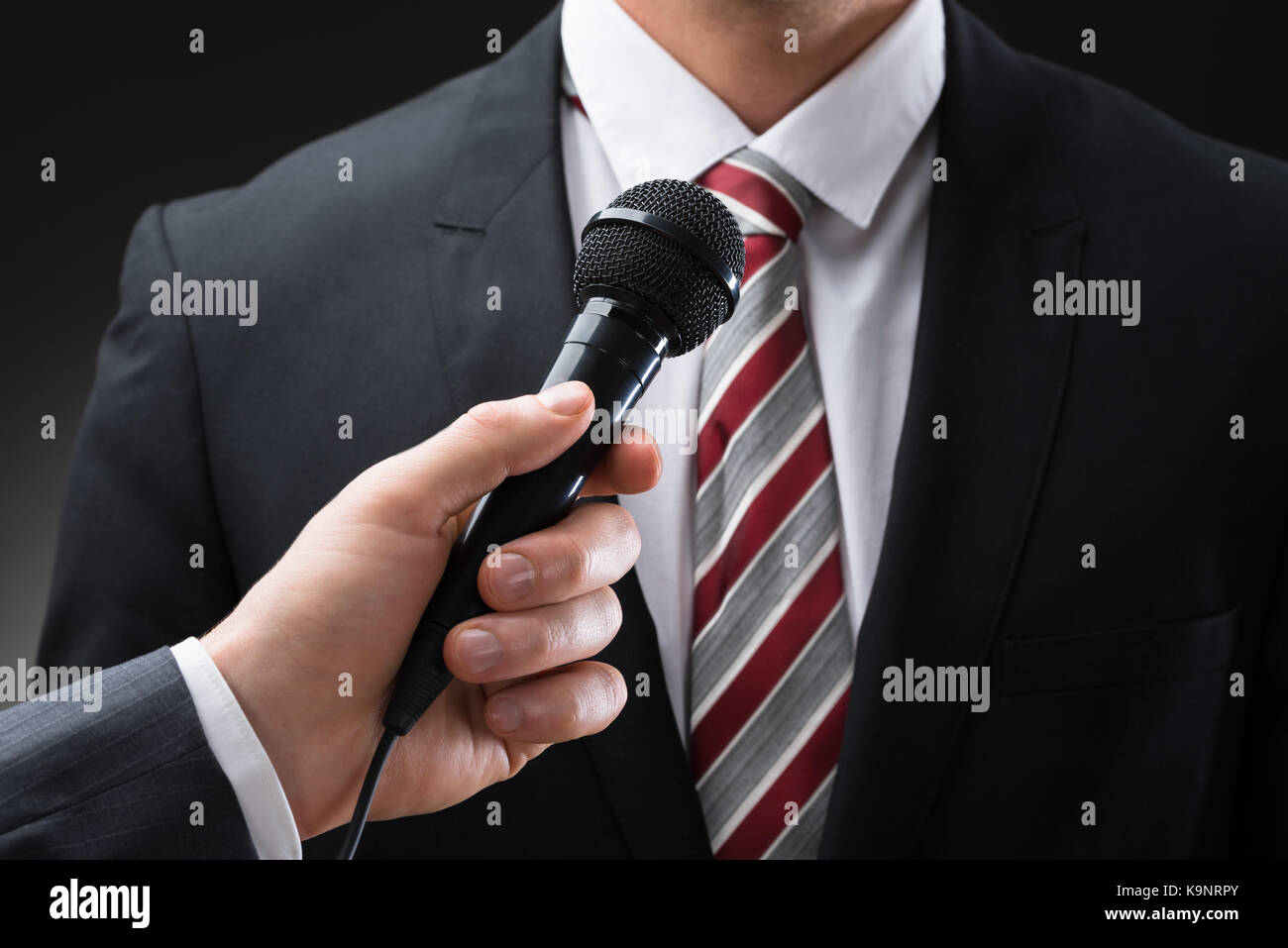 Hand holding microphone hi-res stock photography and images - Alamy