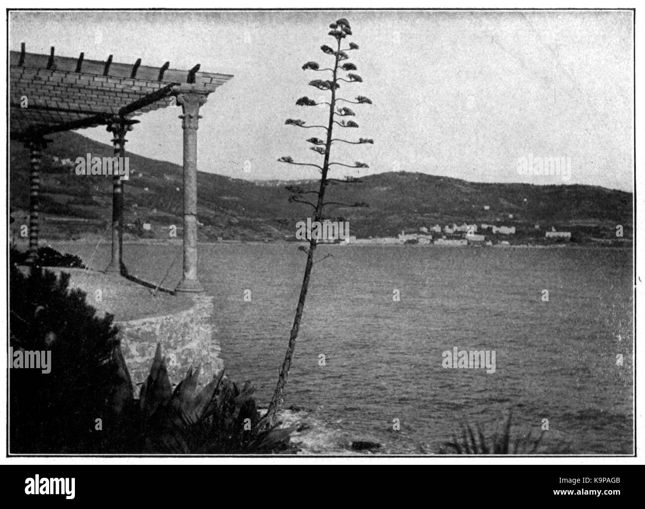 Horizontal lightning Black and White Stock Photos & Images - Alamy