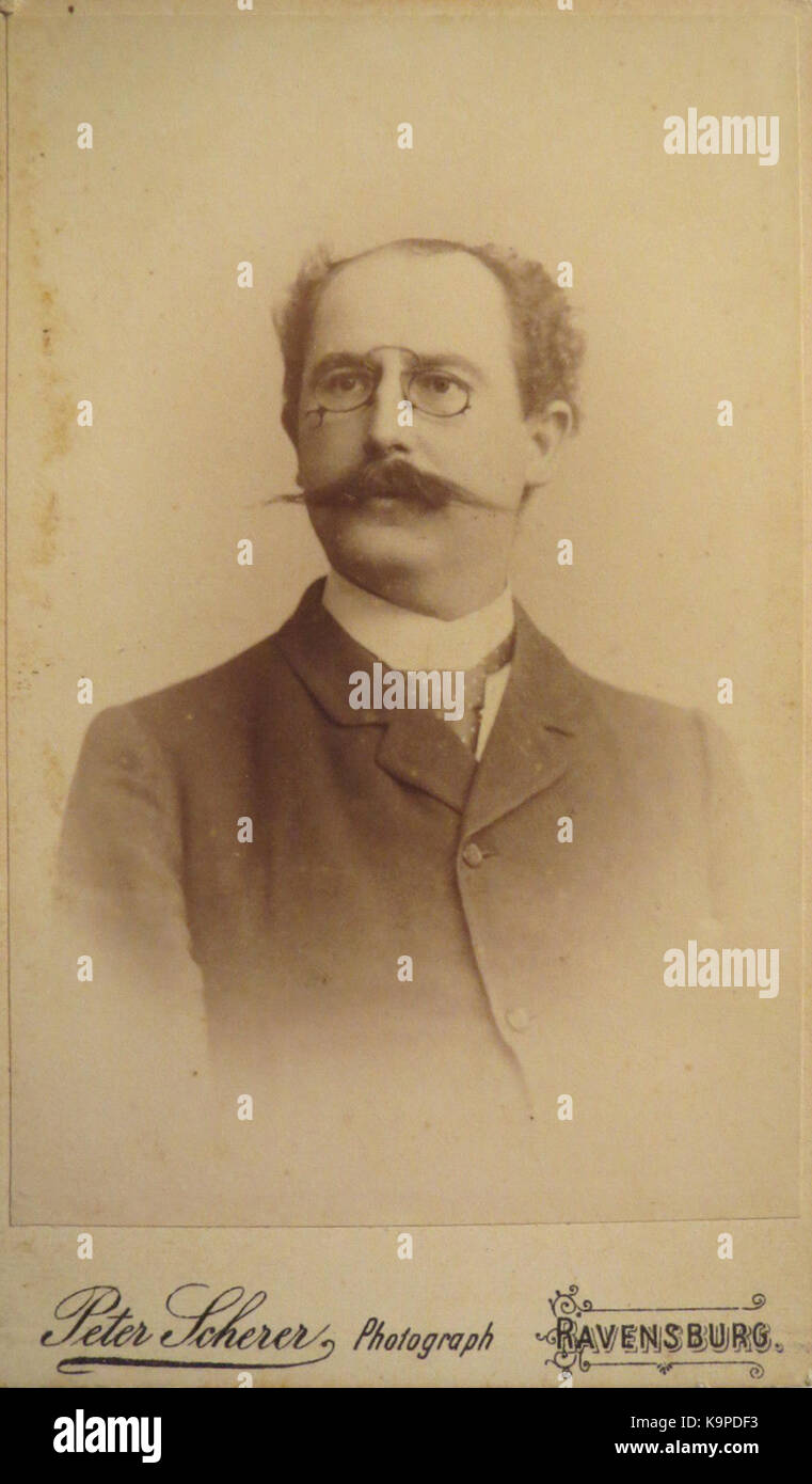 Peter Scherer Portrait Mann mit Zwicker Stock Photo - Alamy