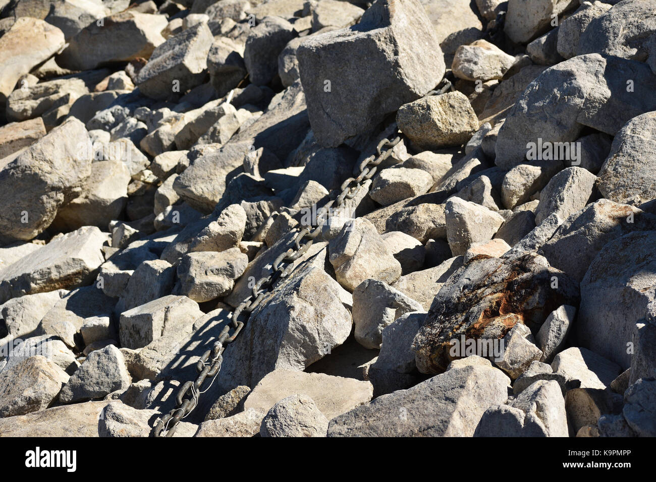 Metallic chain rock chain hi-res stock photography and images - Alamy