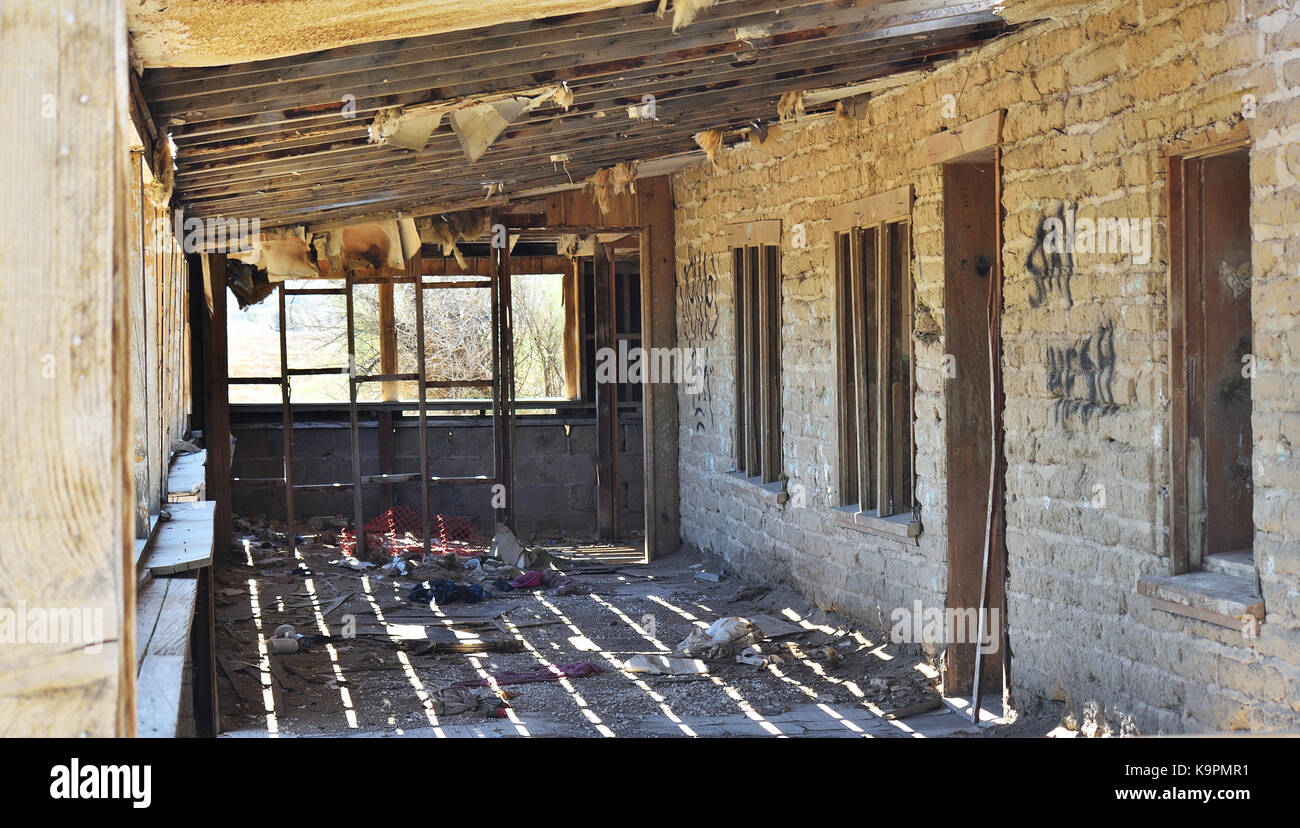 Ruined house in the desert. Decaying wood in the sun Stock Photo - Alamy