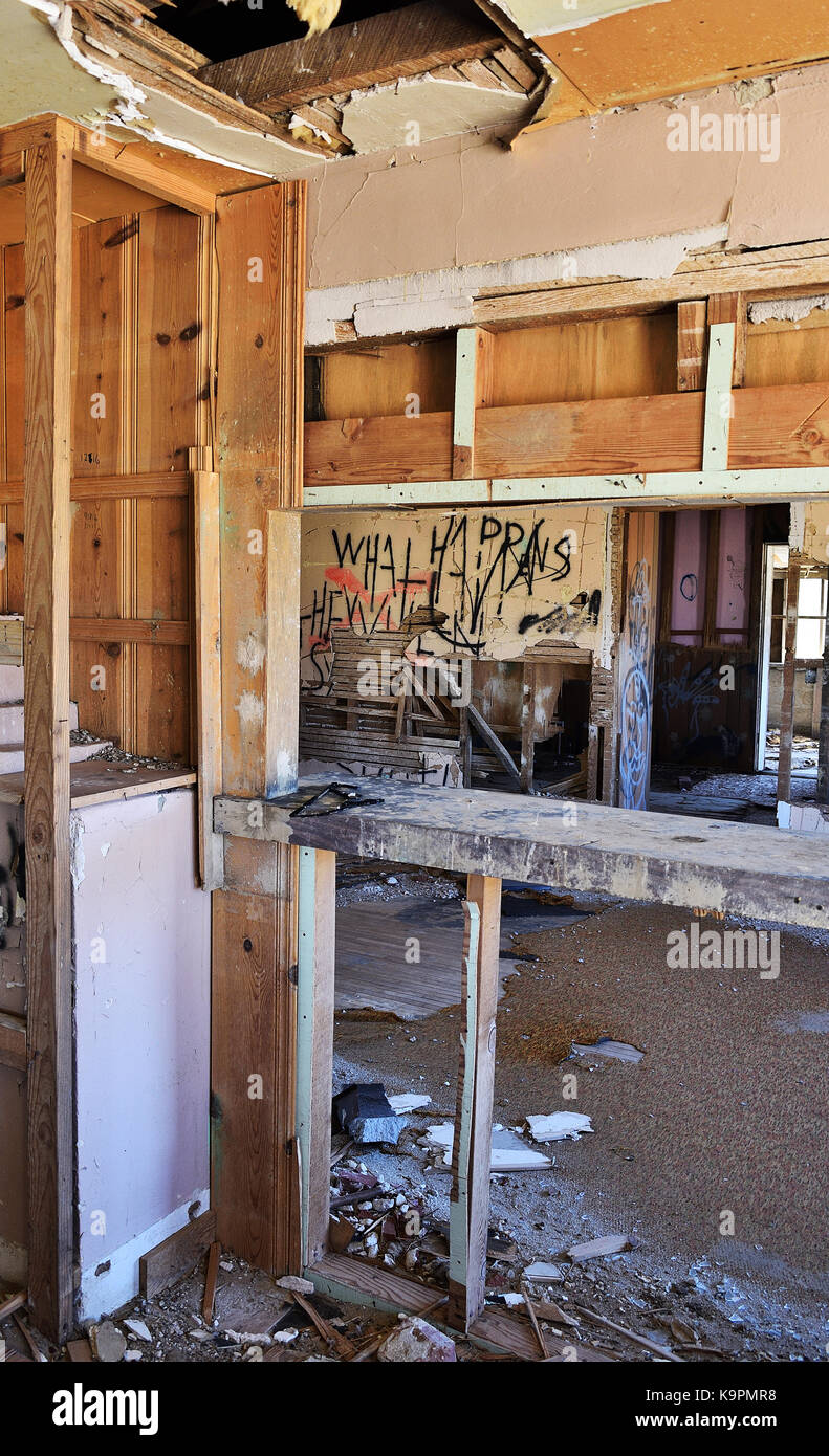 Ruined house in the desert. Decaying wood in the sun Stock Photo - Alamy