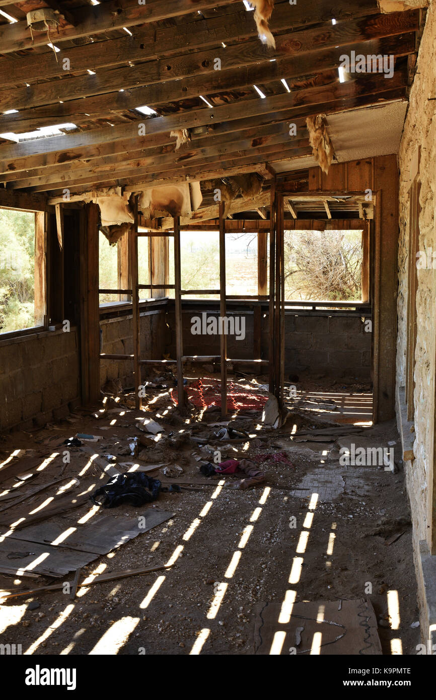 Ruined house in the desert. Decaying wood in the sun Stock Photo - Alamy