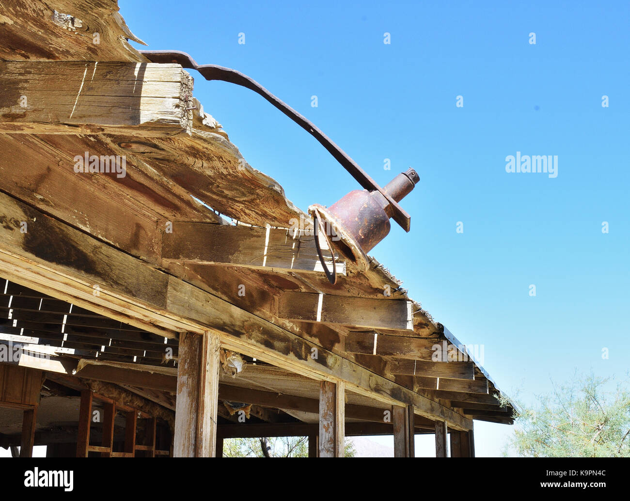 Ruined house in the desert. Decaying wood in the sun Stock Photo - Alamy