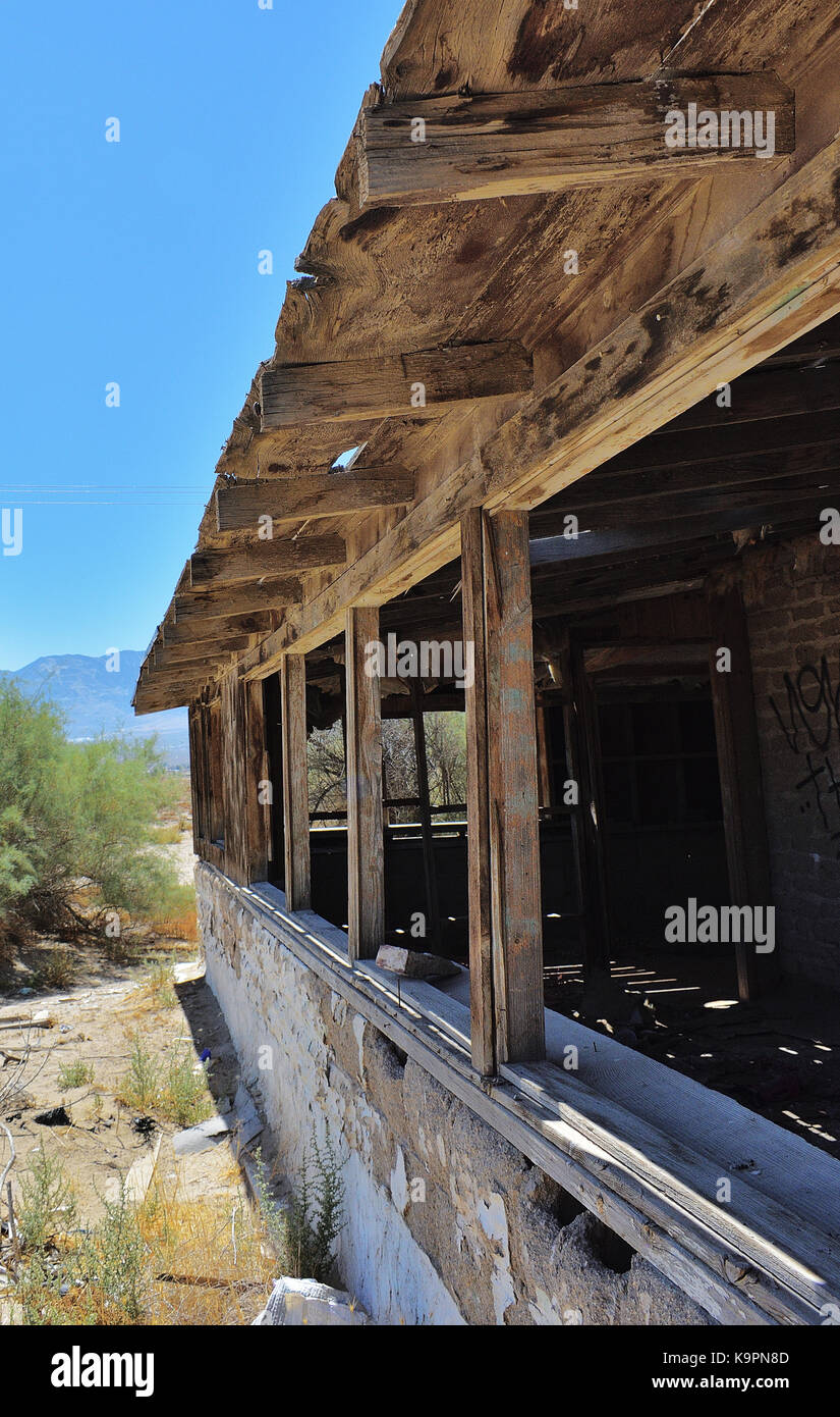 Ruined house in the desert. Decaying wood in the sun Stock Photo - Alamy