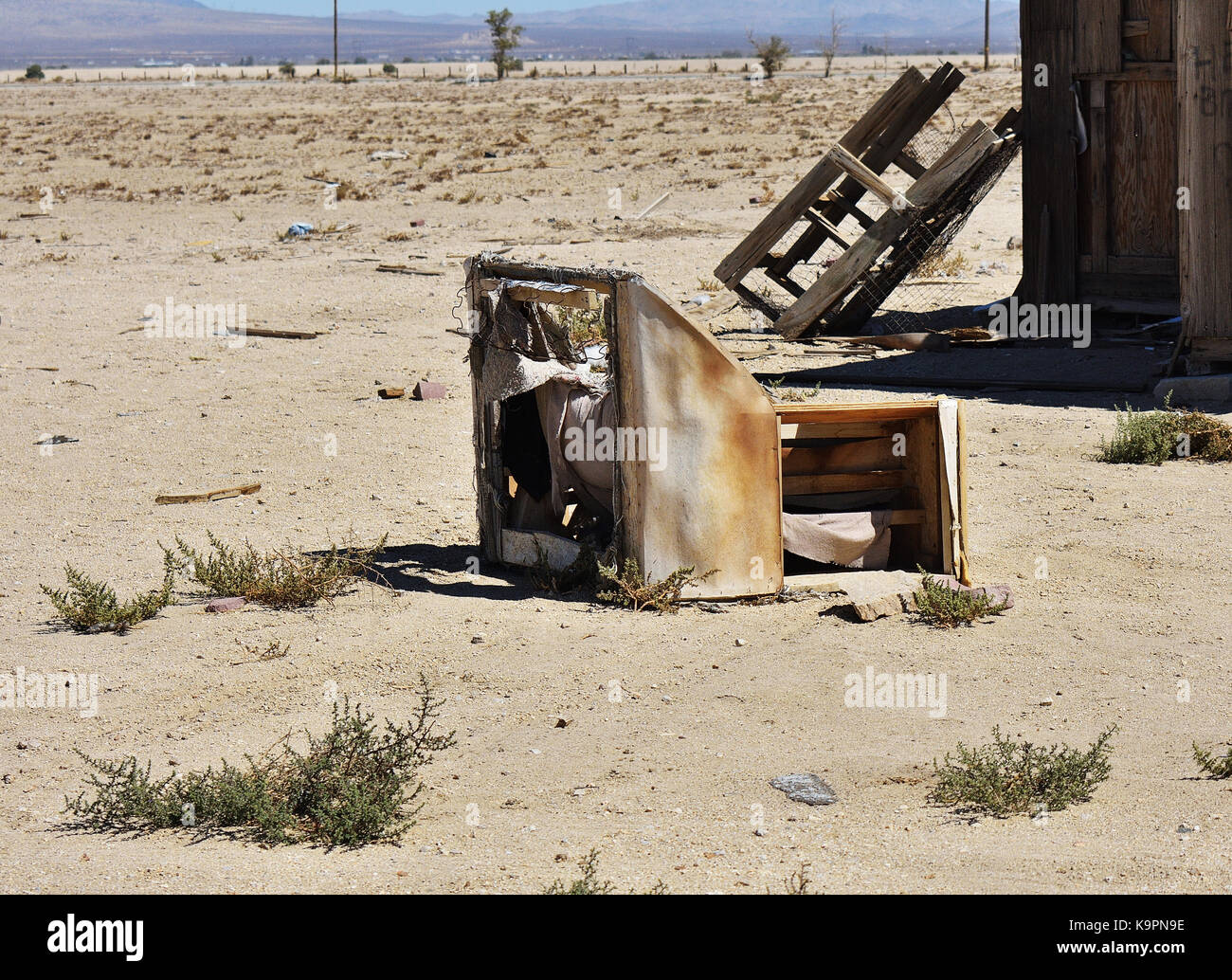 Ruined desert abandoned room hi-res stock photography and images - Alamy