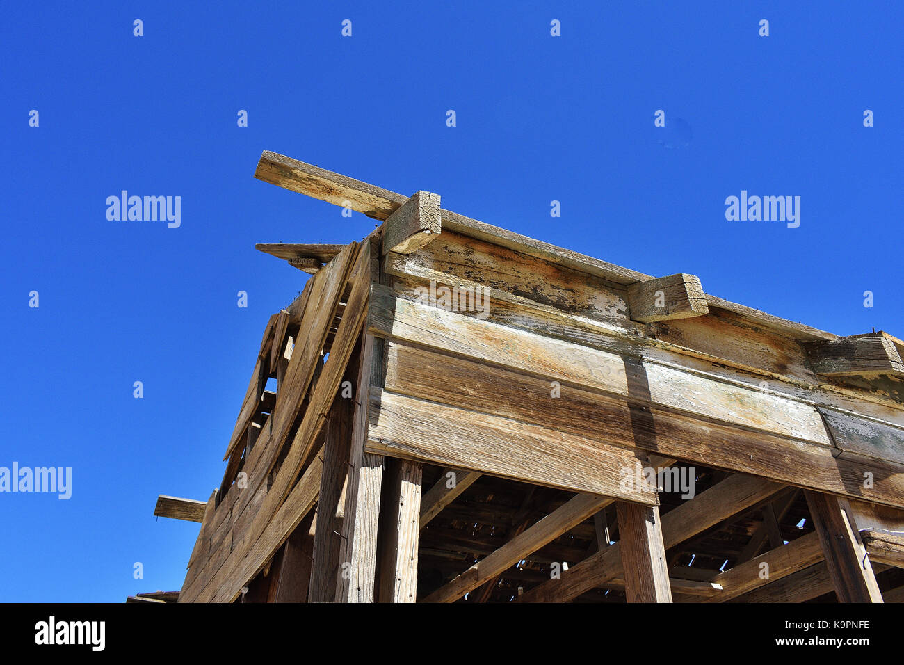 Ruined house in the desert. Decaying wood in the sun Stock Photo - Alamy