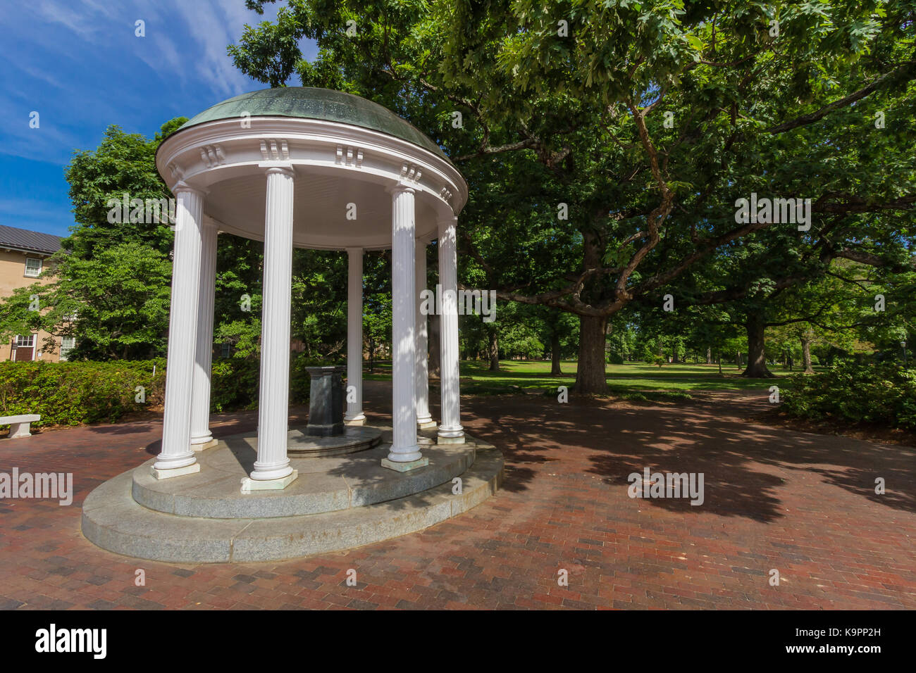 Unc old well hi-res stock photography and images - Alamy