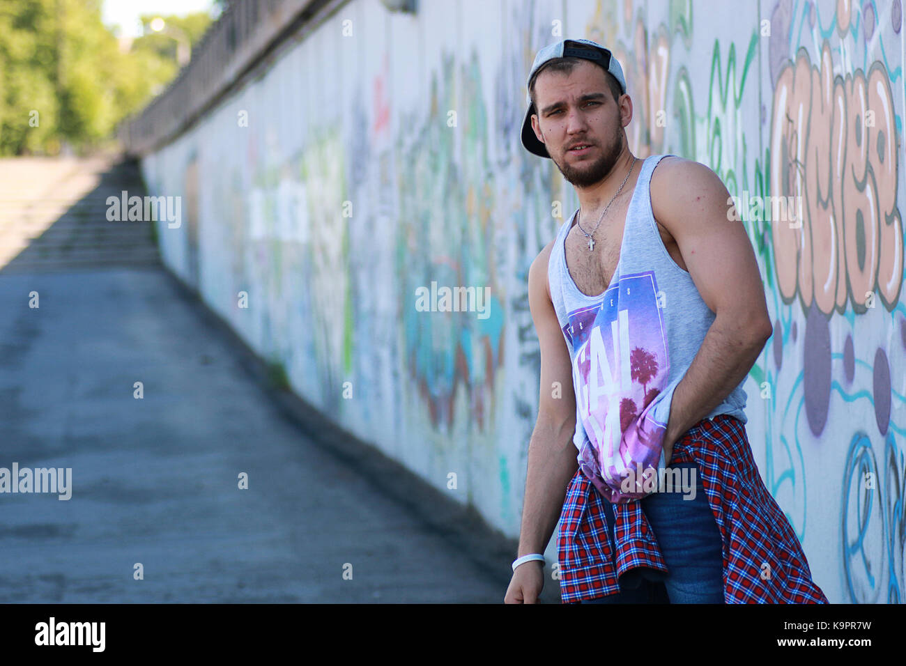 A man dressed in hip hop style poses Stock Photo - Alamy