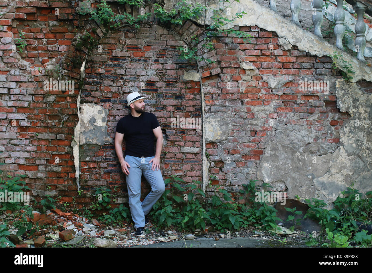 old brick wall man stand Stock Photo - Alamy
