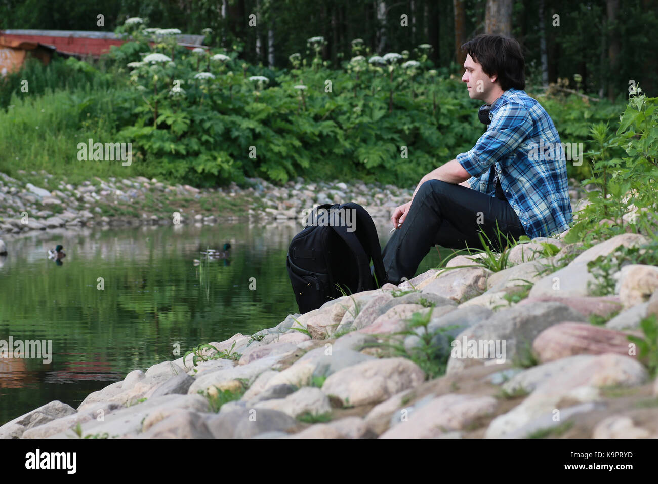 student outdoor learn alone Stock Photo - Alamy