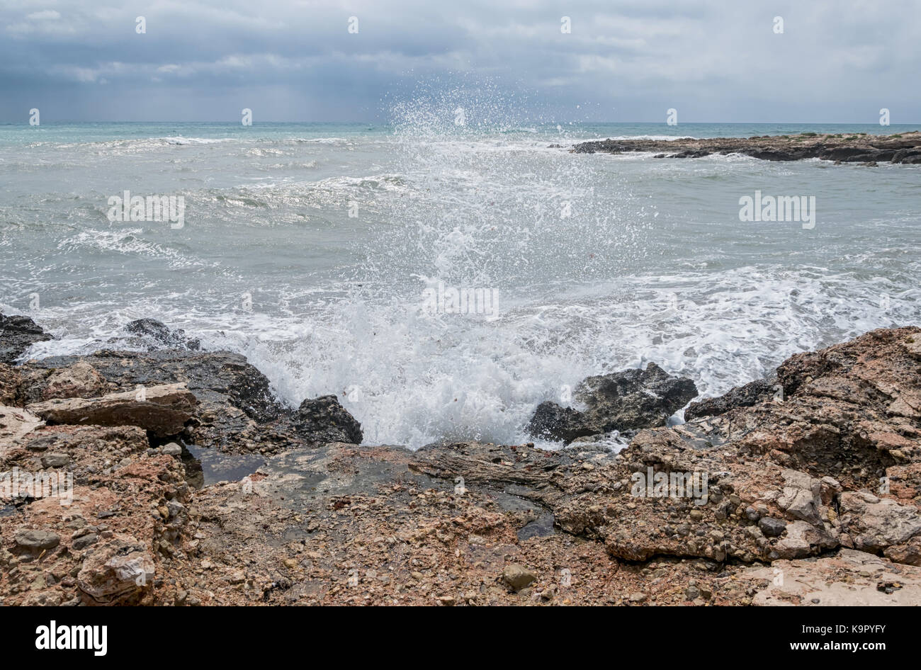 Water drops against sky hi-res stock photography and images - Alamy